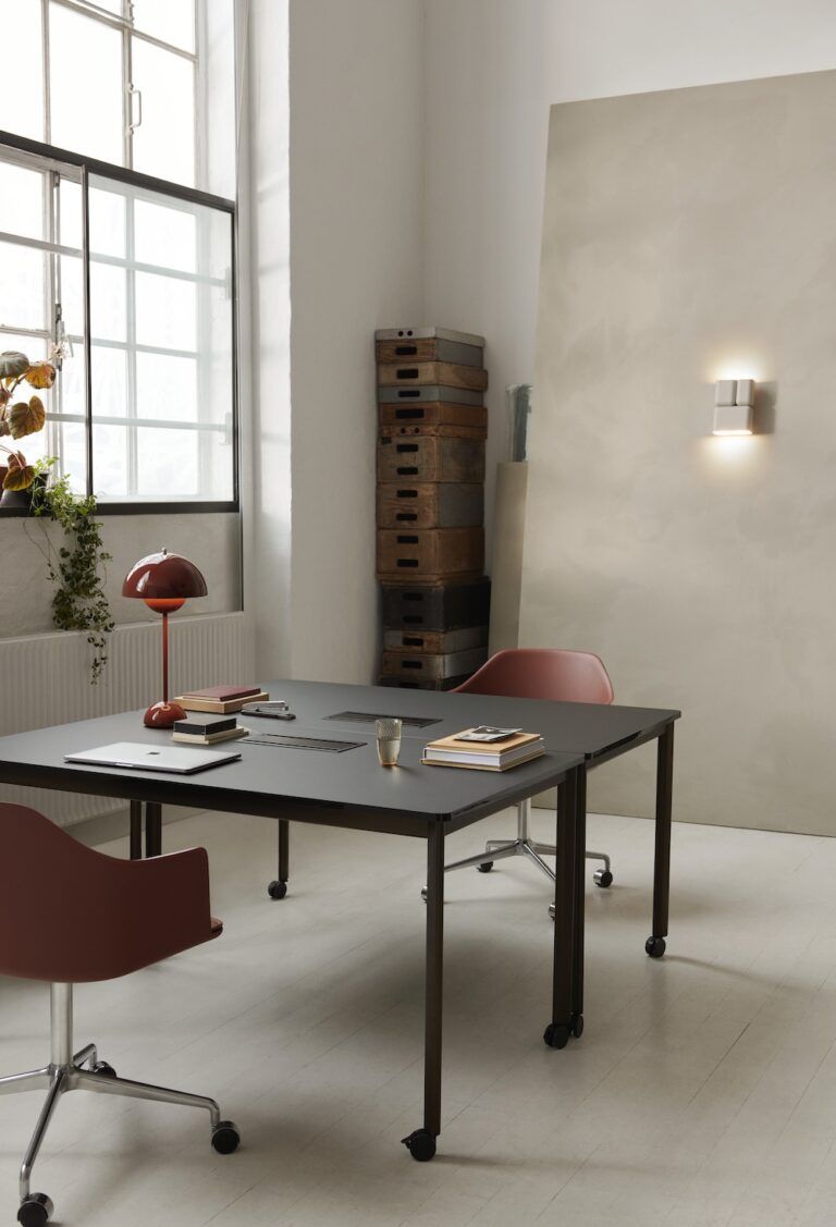 Mobilna lampa stołowa Flowerpot VP9 – Vermillion Red | ardant.pl